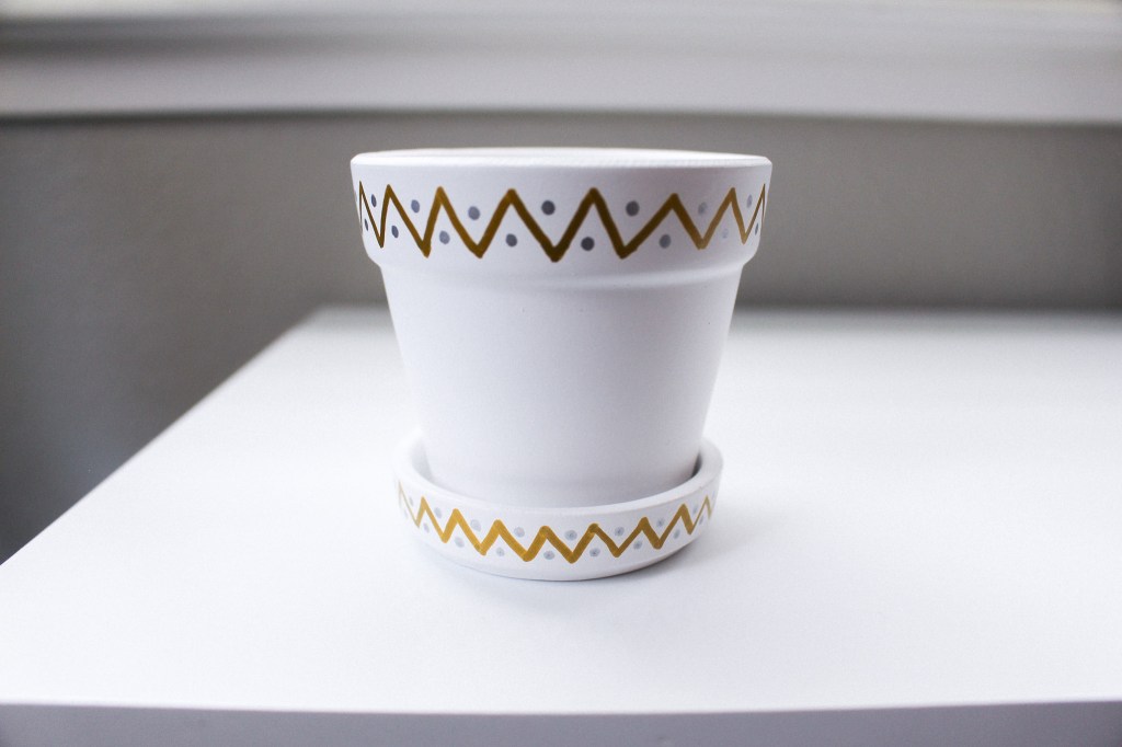 DIY White & Gold Painted Pots – Seemingly Sophie